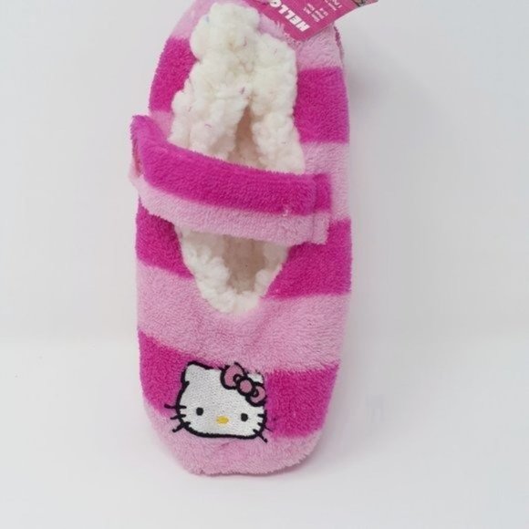 Hello Kitty | Shoes | Nwt Hello Kitty Fuzzy Slippers Shoe Size 8 3 ...